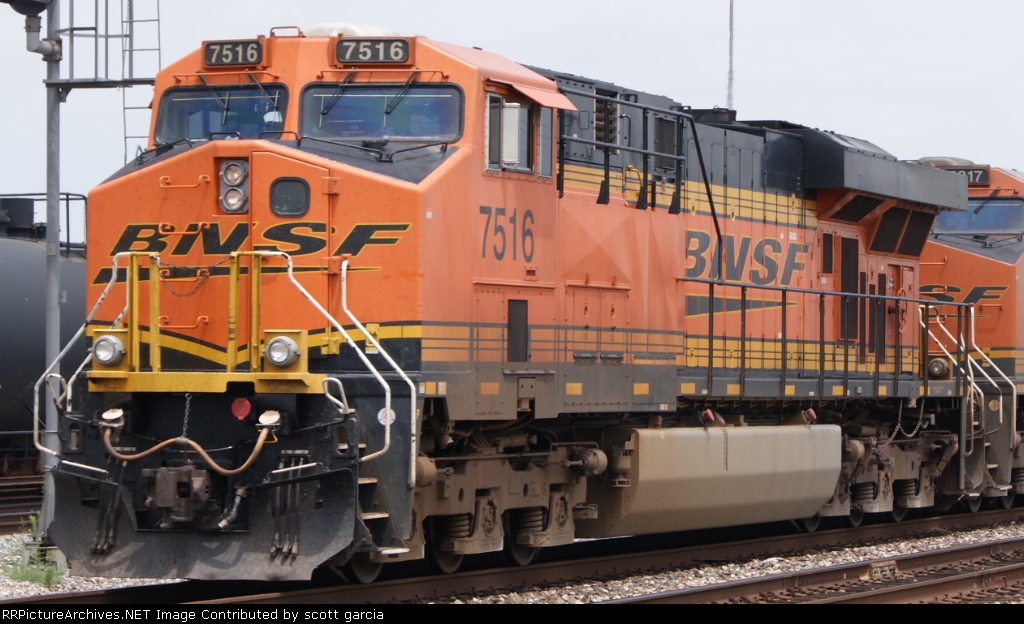 BNSF 7516